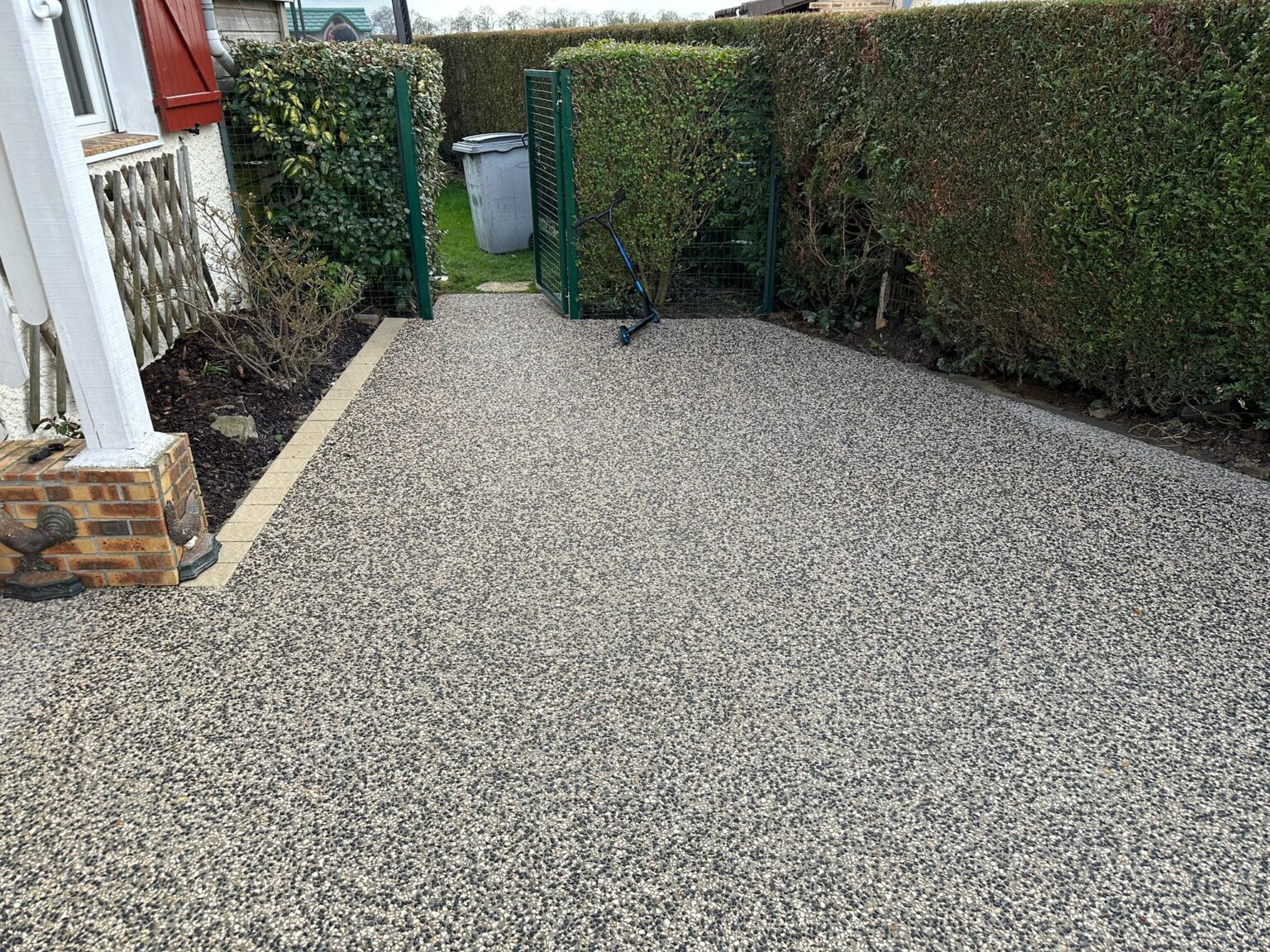 Béton désactivé ou enrobé : quel revêtement choisir pour vos extérieurs ...